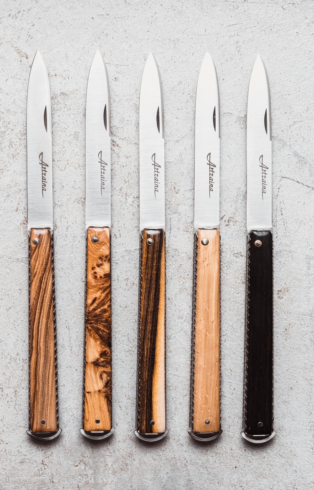 Couteau pliant artisanal + 30 modèles pliants haut de gamme