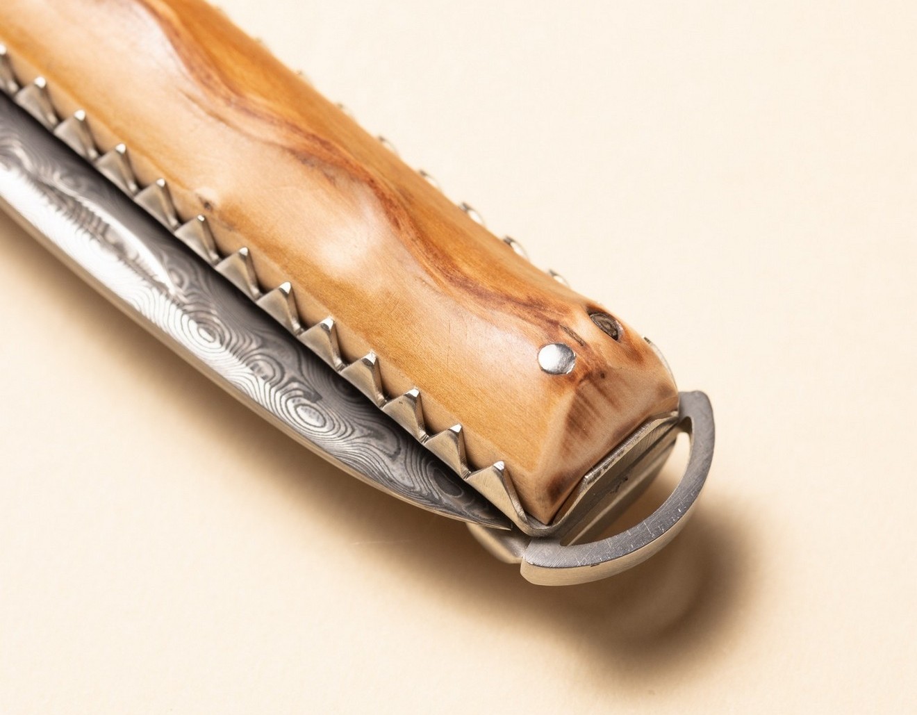 Artzaina - Basque knife made from medlar wood, inspired by the makila